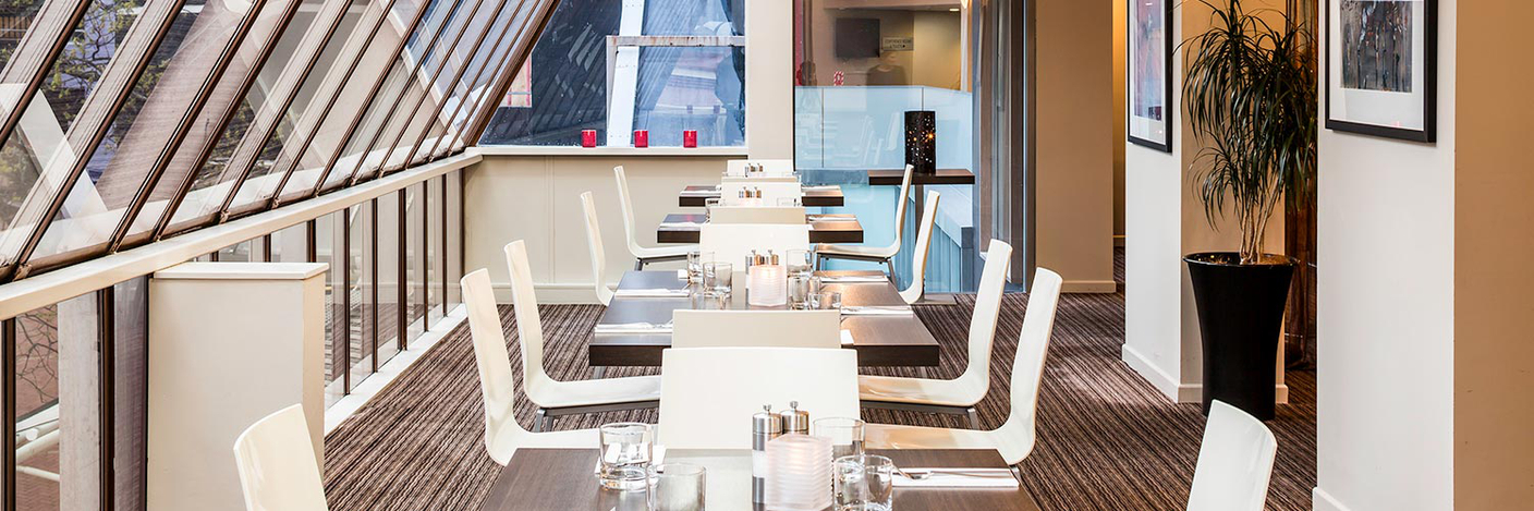 Steps Restaurant | Travelodge Wellington – Dining