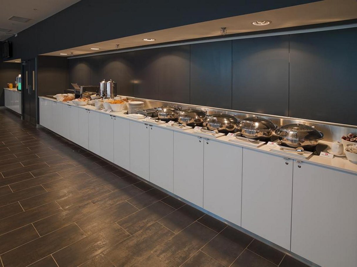 Dining | Travelodge Melbourne Docklands