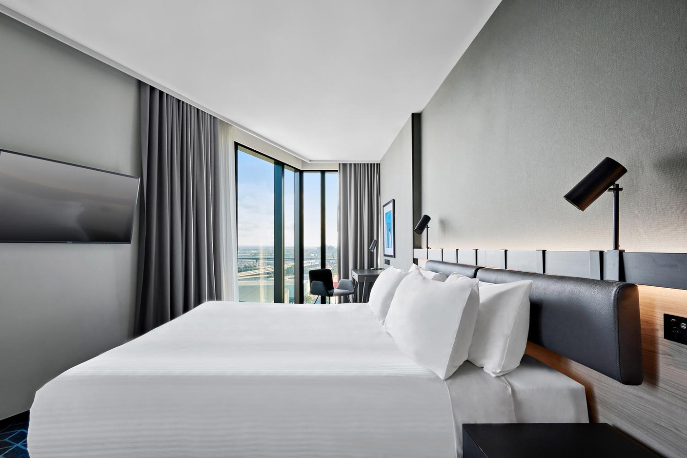 Vibe Hotel Melbourne Docklands - Modern Rooms, Convenient Location & Top Amenities
